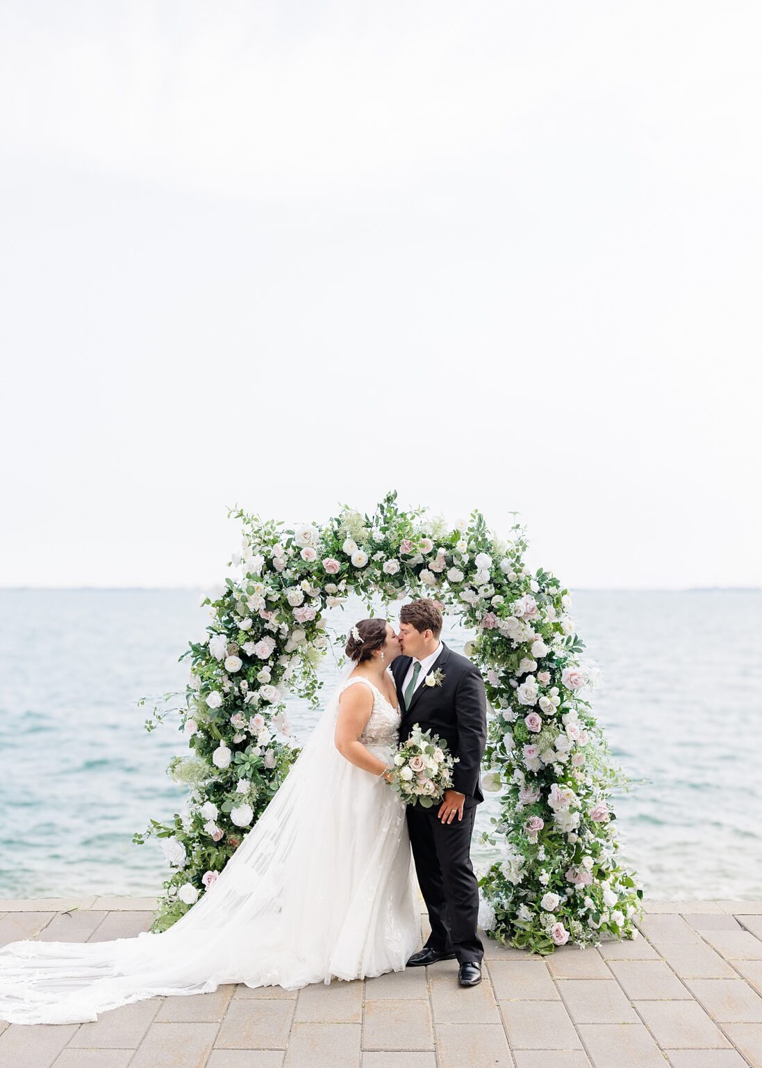 5 Lift Poses to Try at your Next Engagement Session | Brittany Navin